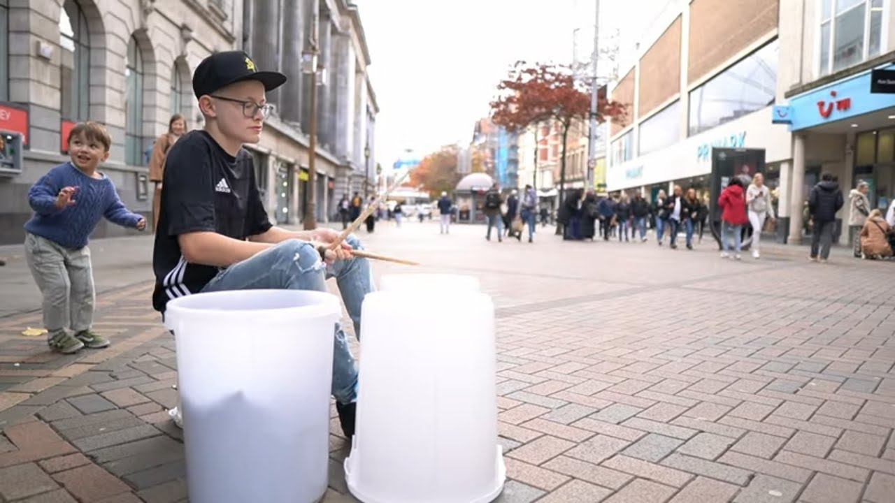 Bucket Drumming - Street Performers #drummer #bucketdrumming - YouTube