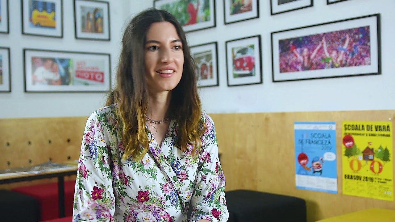 Student @ FABIZ - Mara Grigoriu - YouTube