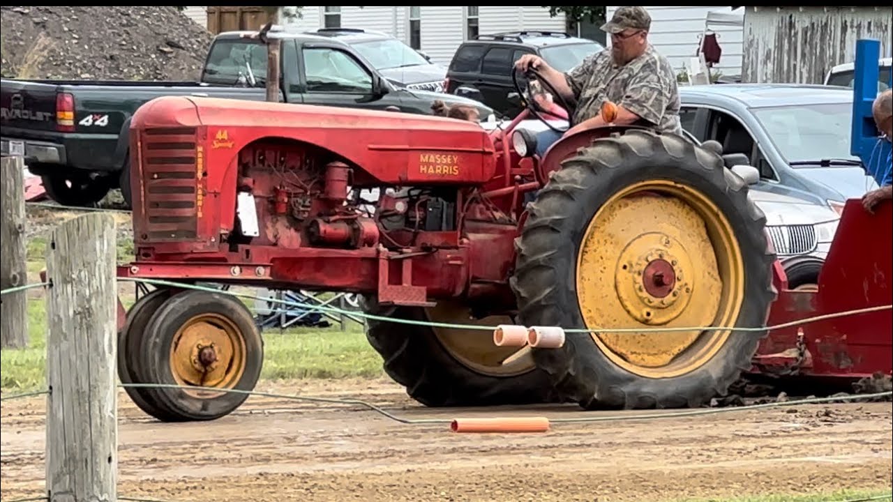 Farm tractor pull 5000# 3mph (Massey Harris 44 super) - YouTube