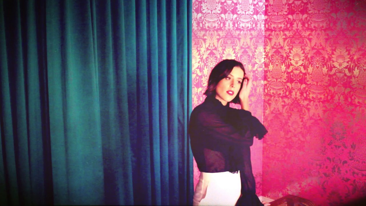 Annaca - Hold Me (Lyric Video) - YouTube