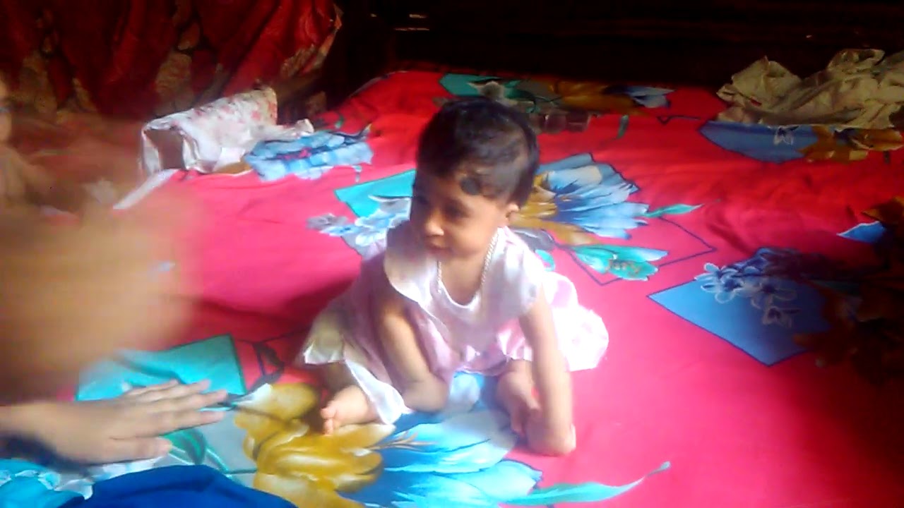 2 baby funny moment Fariha and Raisa - YouTube