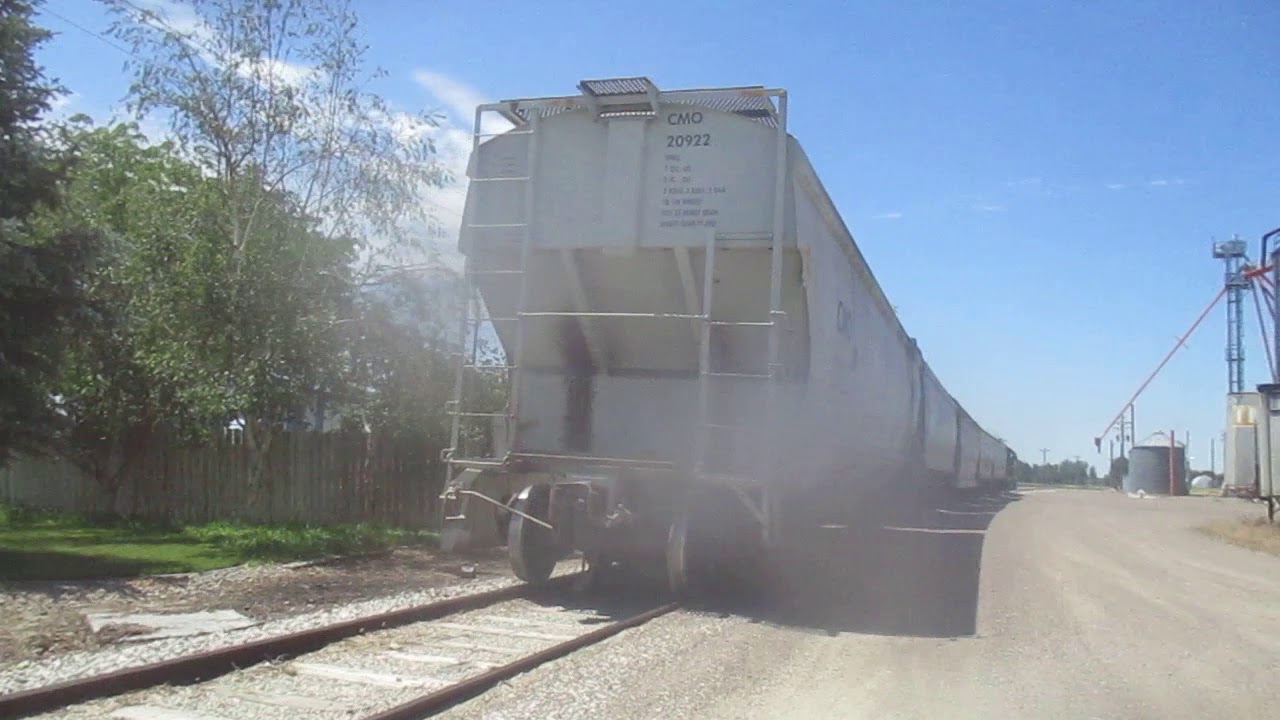 WAMX 3512 & the 5 car train at the Clayville corner - YouTube