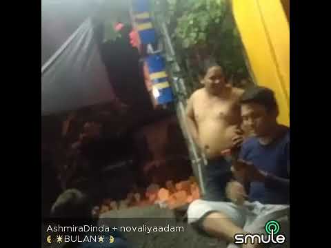 Kacel telanjang