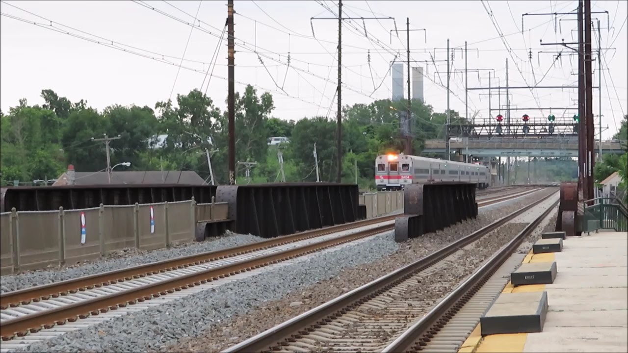 SEPTA Wilmington/Newark Line Express train 9254 flies past Crum Lynne 6 ...