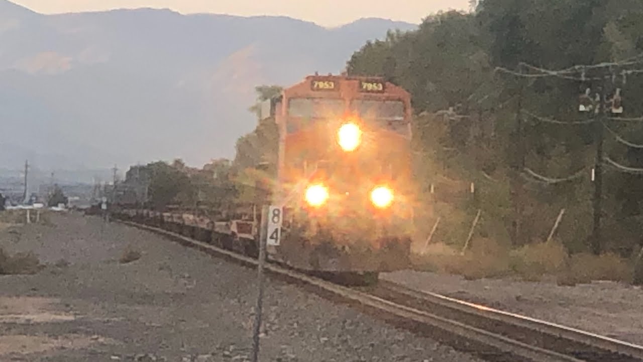 A Single Honking Start Up Southbound BNSF #7953 Empty Flat-Cars Train Without DPU Unit - YouTube