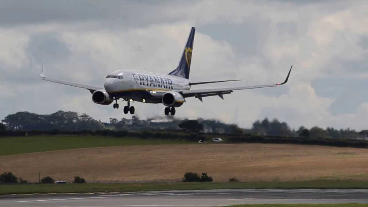 Ryanair`s ONLY Boeing737-700, EI-SEV at Prestwick Airport, Scotland ...