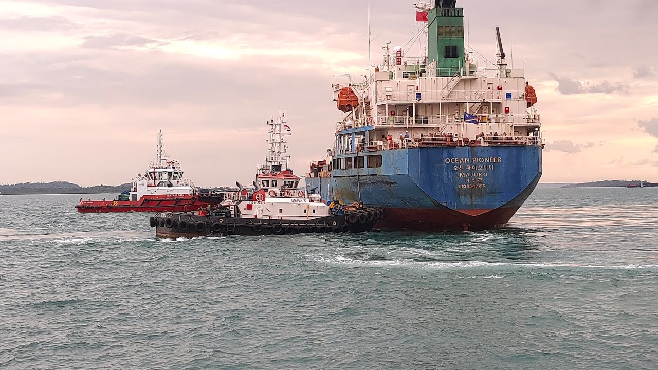 🔴Proses Kapal Besar Keluar Dari Dermaga || MT OCEAN PIONEER - YouTube