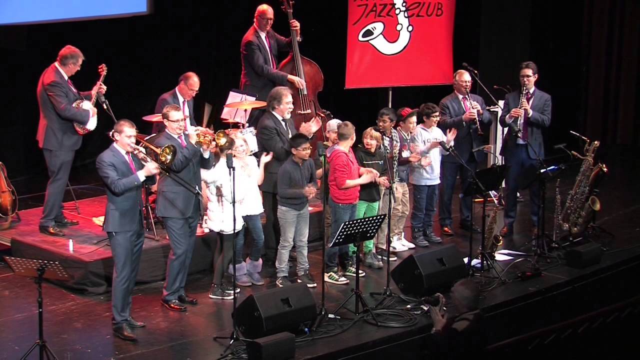 Clapping lesson with Dutch Swing College Band - YouTube