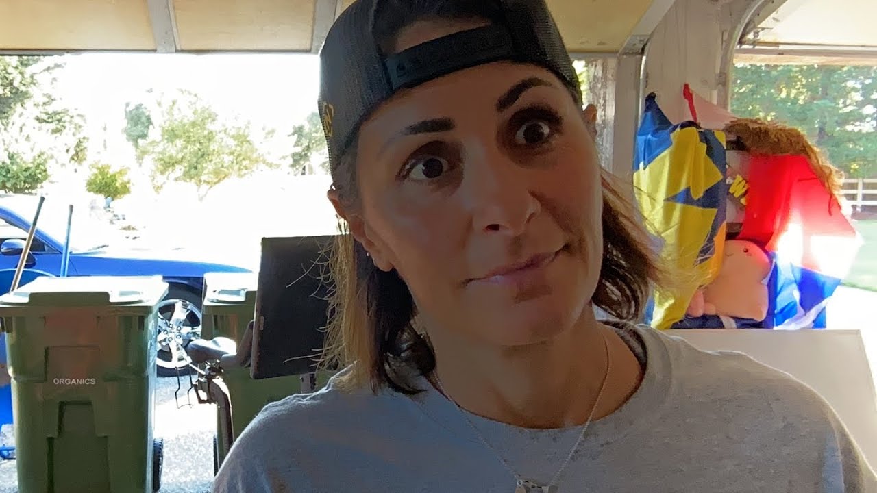 Danielle Salinger is going live! - YouTube