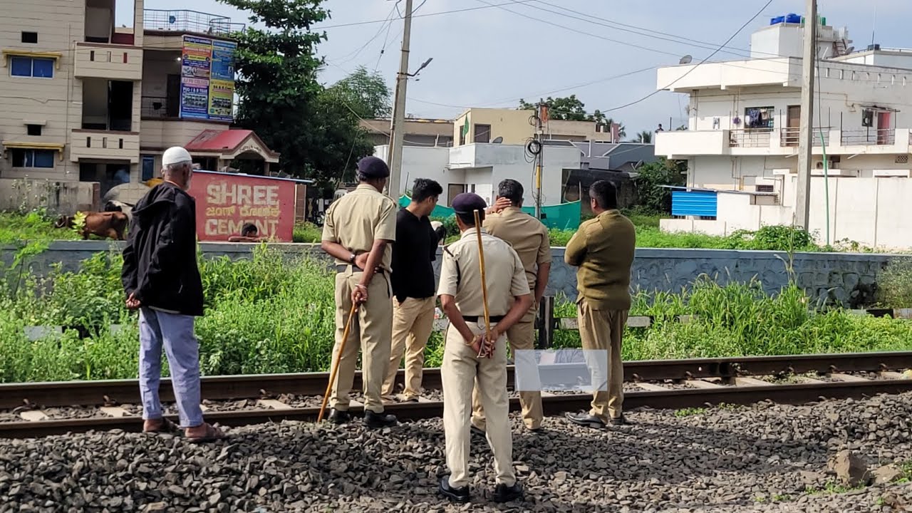 BIJAPUR KE RAILWAY PATARI PER MILI EK ANJAN VYAKTI KI? 21-09-2025 - YouTube
