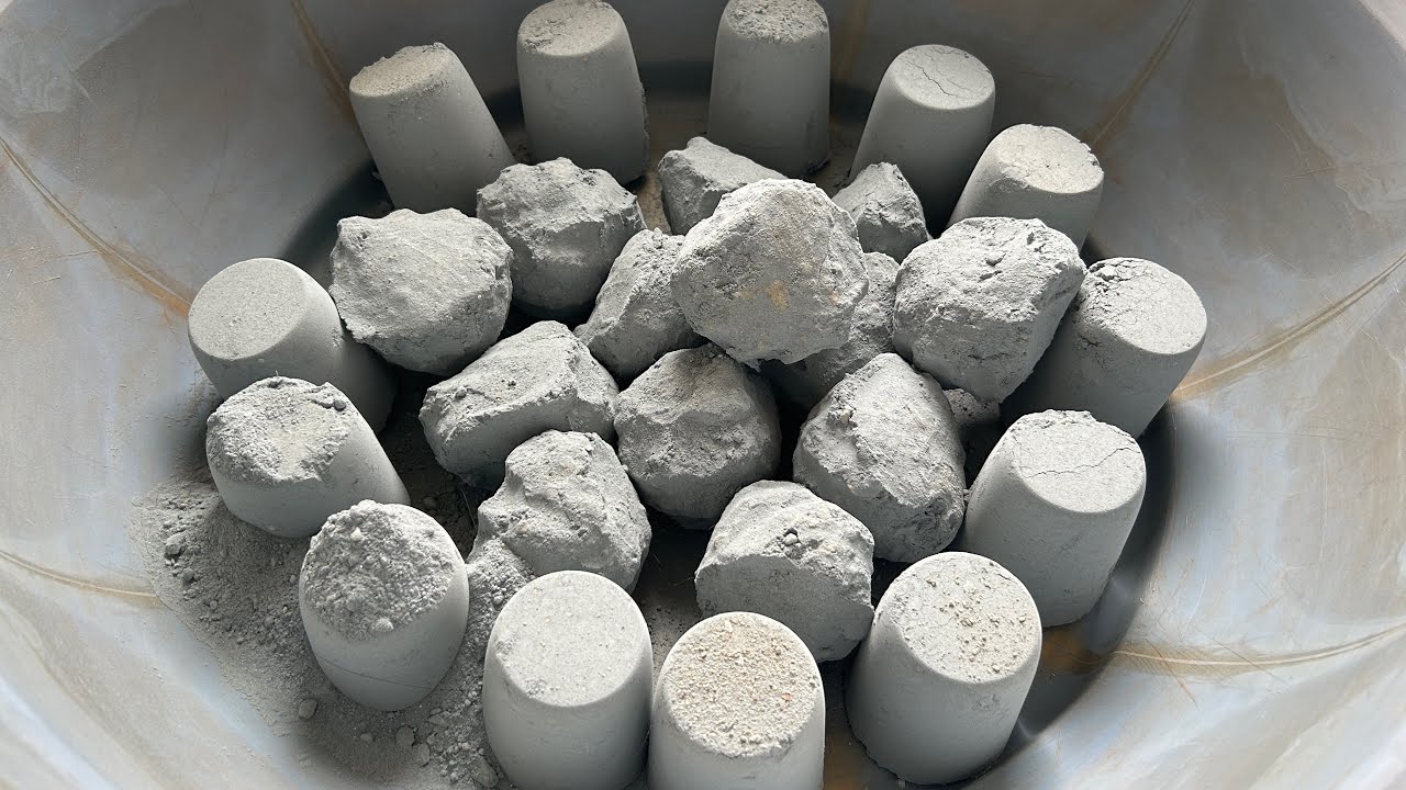 Puff gym chalk dry crumbling gritty new - YouTube