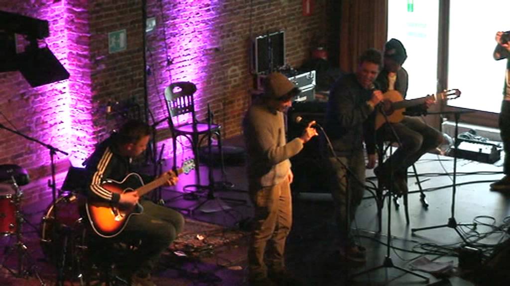 DAYO - Song 2 (Live) - YouTube