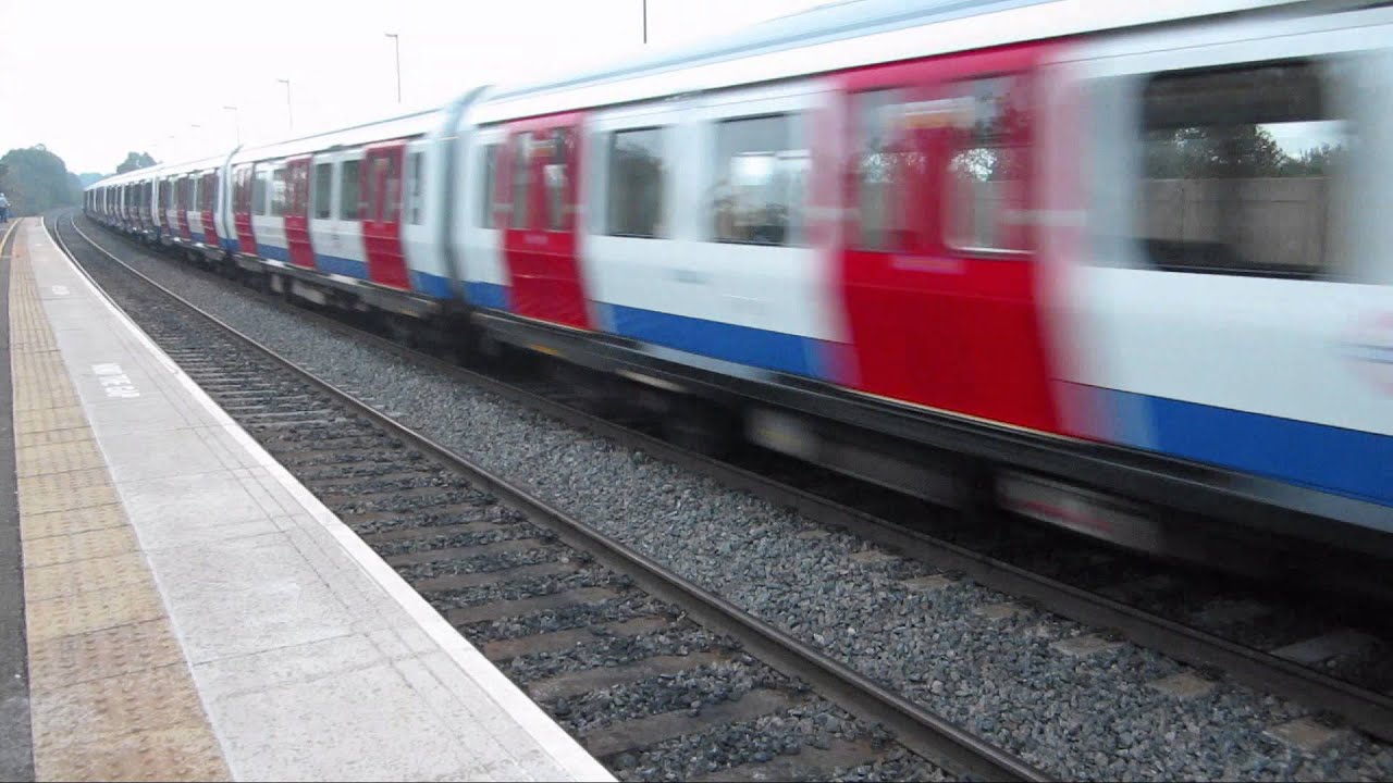Tube Stock Move, Tamworth, 2-10-13. - YouTube