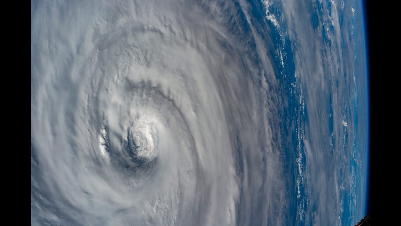 ISS Timelapse - Super Typhoon Noru (01 Agosto 2017) - YouTube