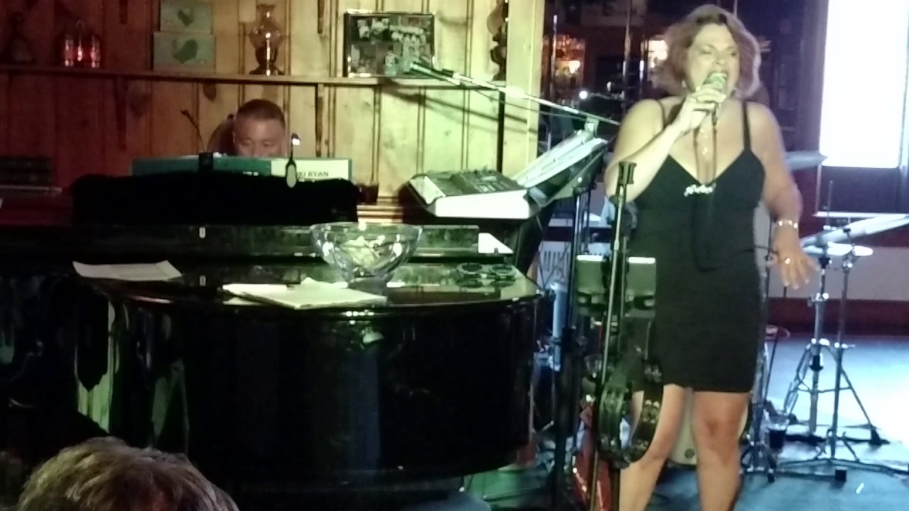 Viki Ryan & Her Sassy Band Mas Que Nada - YouTube