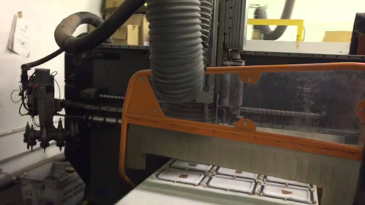 Routech CNC Router being auctioned on MachineryMax.Com - YouTube