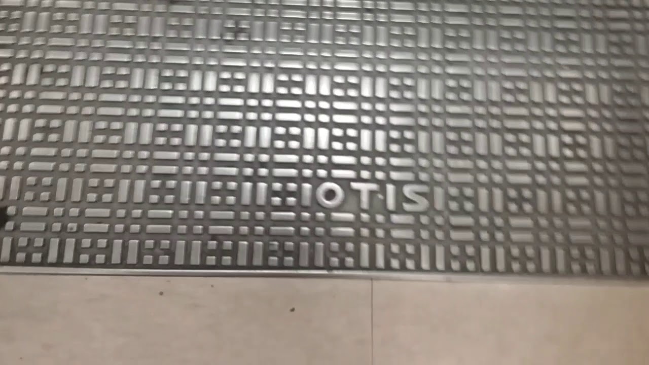STORE CLOSED! Otis Escalators at Sears at Friendly Center in Greensboro ...