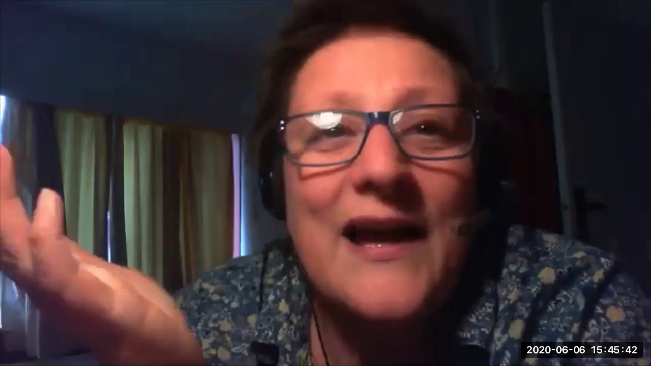 Sarah Rundle tells a story about a squid - YouTube