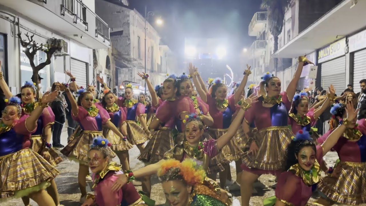 Carnevale Abatese 2024 Gruppo Generazione X / Gruppo Gli incartati ...