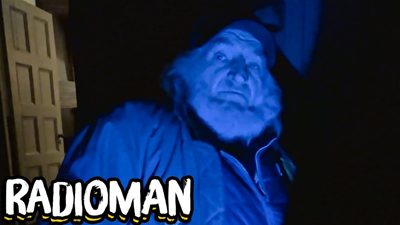 Hollywood's Most Famous Extra Goes Ghost Hunting - YouTube