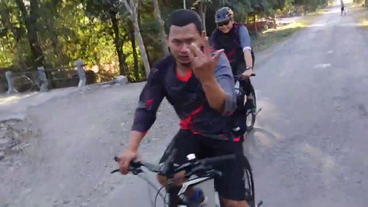 Gowes Menuju Taman Sokosewu Guo Lowo Sampung | BPR RASUNA - YouTube