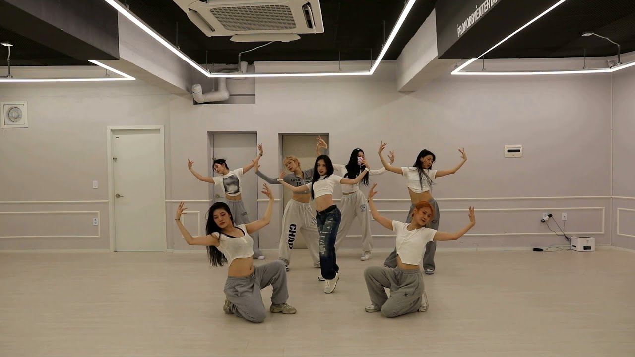 김도아 ( KimDoah ) - 꿈의태엽 ( Dream Walking ) Dance Practice - YouTube