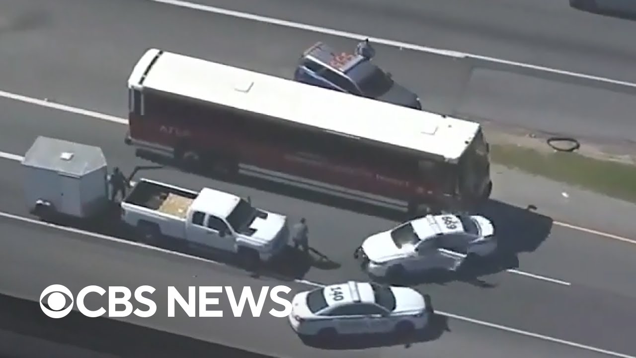 Police chase hijacked commuter bus in Atlanta, 1 person killed - YouTube