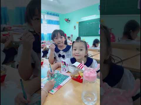 Sumi đại diện lớp tặng quà 20/11 cho cô và cái kết làm mẹ ngỡ ngàng ngơ ngát muốn bật ngửa luôn Su