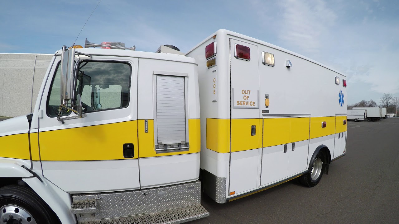 4K Review 2003 Freightliner FL60 Ambulance with 6.4L Diesel engine ...