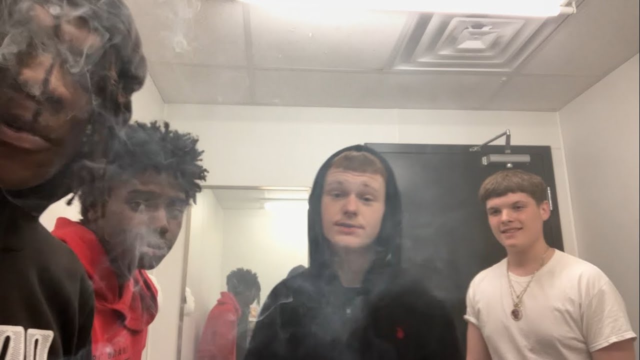 Hotbox sesh-Hotbox in dollar general!!! - YouTube