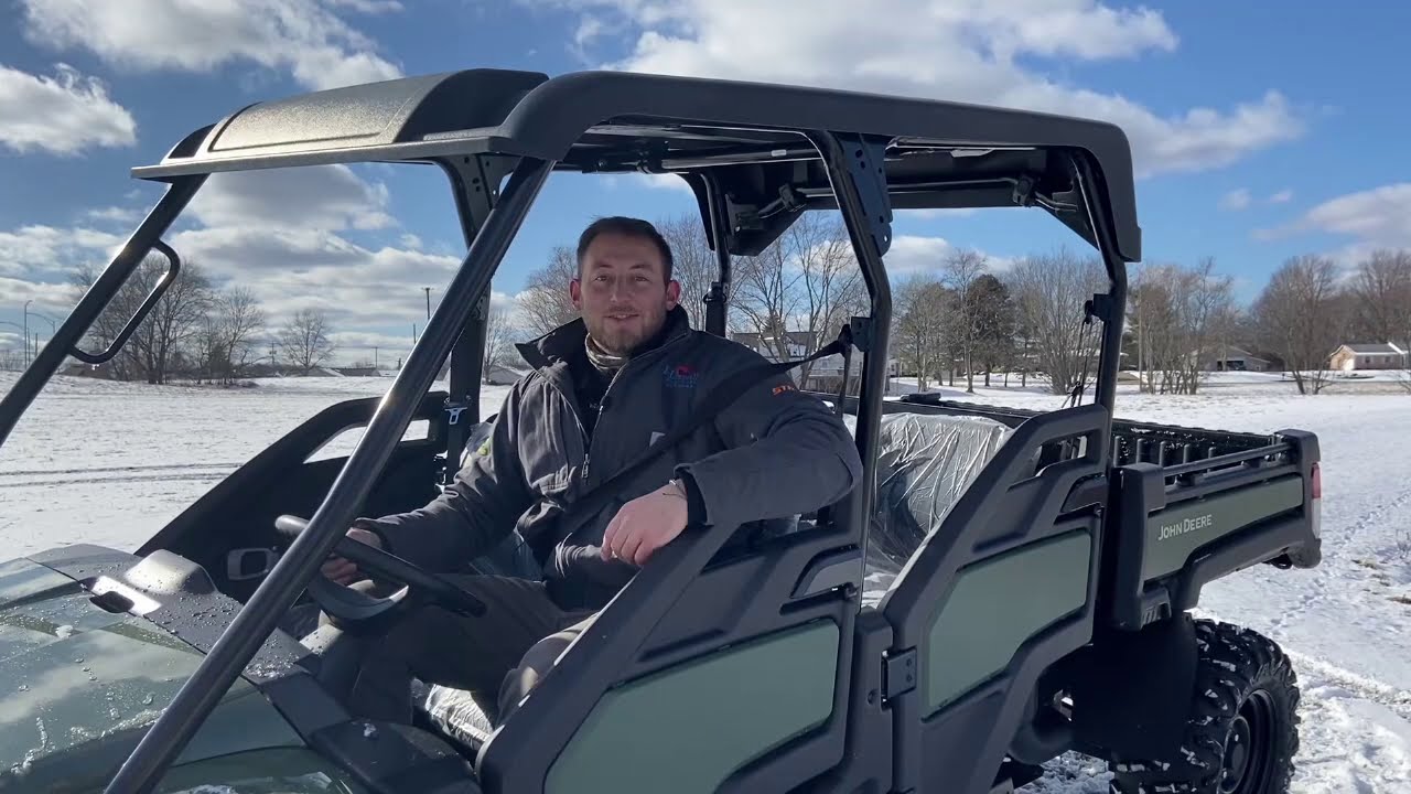 John Deere XUV 825M S4 Full-Size Four Seat Gator - YouTube