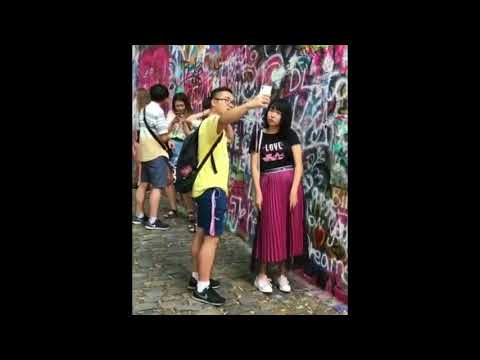 Erkek Arkadaşını Selfie Çubuğu Gibi Kullanan Asyalı Kız