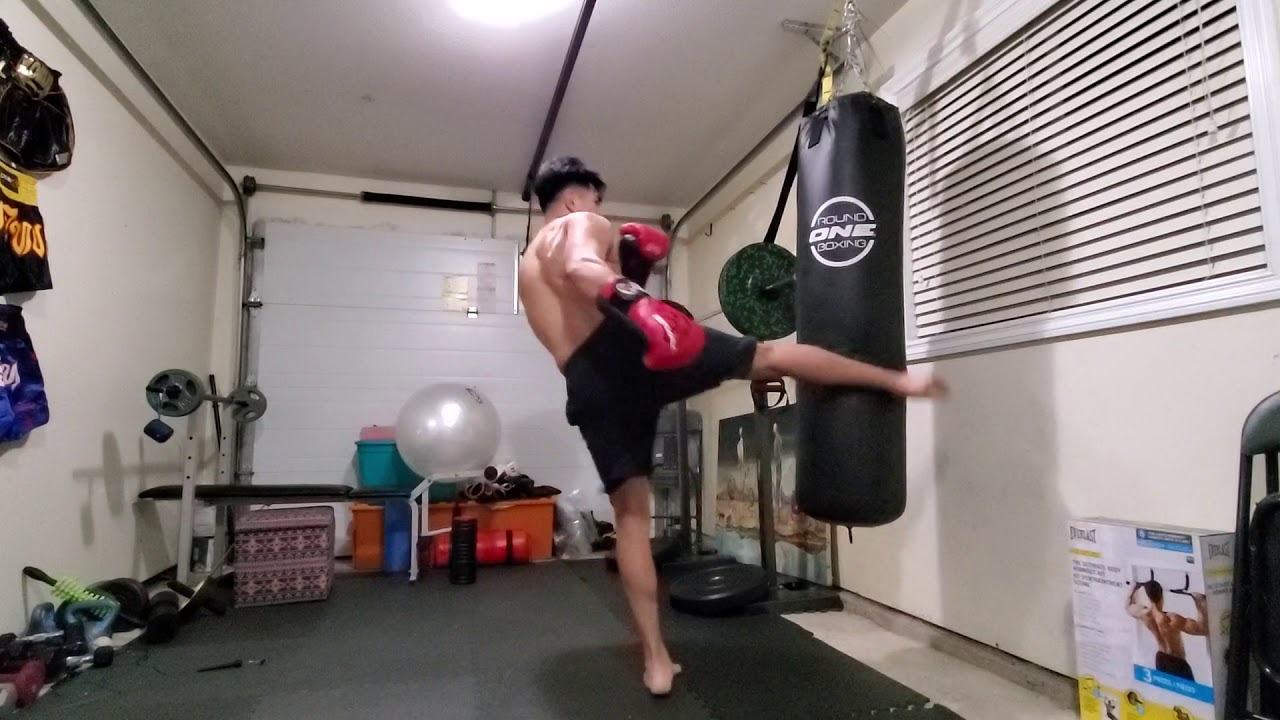 Heavy bag workout - kickboxing - YouTube