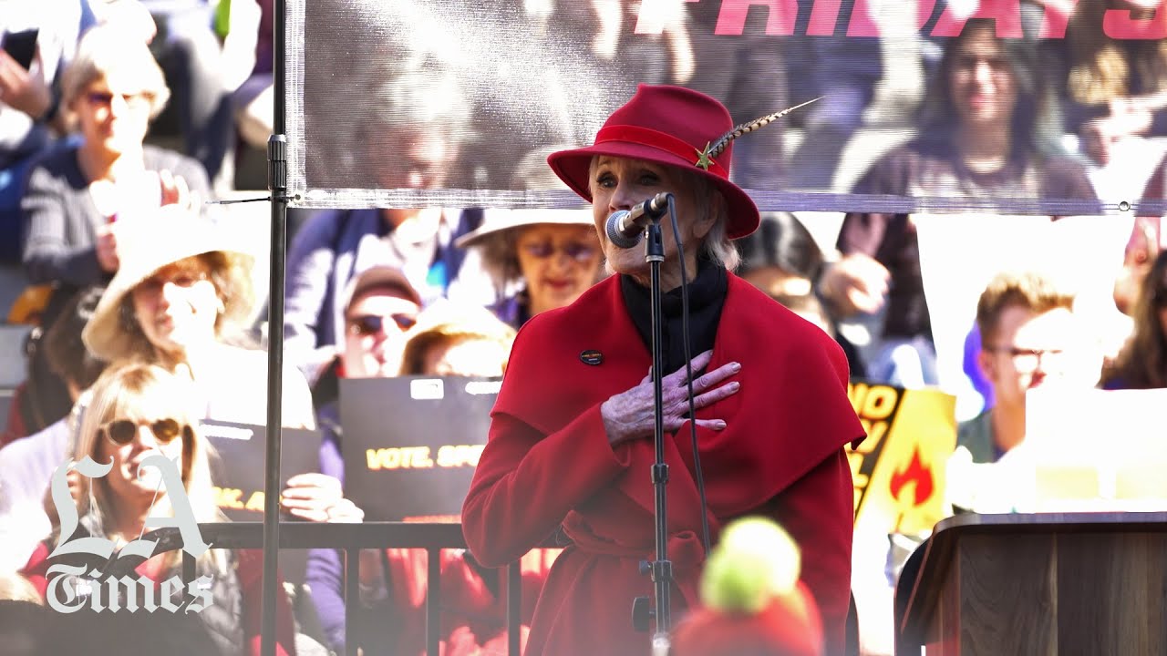Jane Fonda brings climate change protests to Los Angeles - YouTube