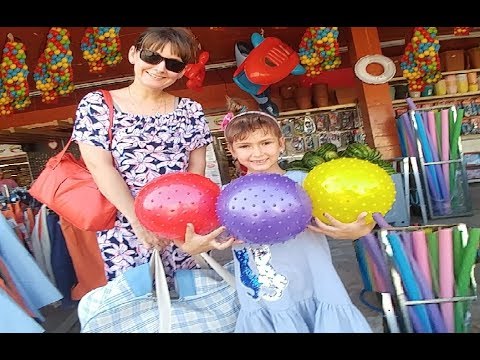 PLAJA GİDİYORUZ. PLAJ DENİZ ALIŞVERİŞİNDEYİZ. ÇOK GÜZEl  MUZ ÇİLEK bulduk. ALIŞVERİŞ VLOG