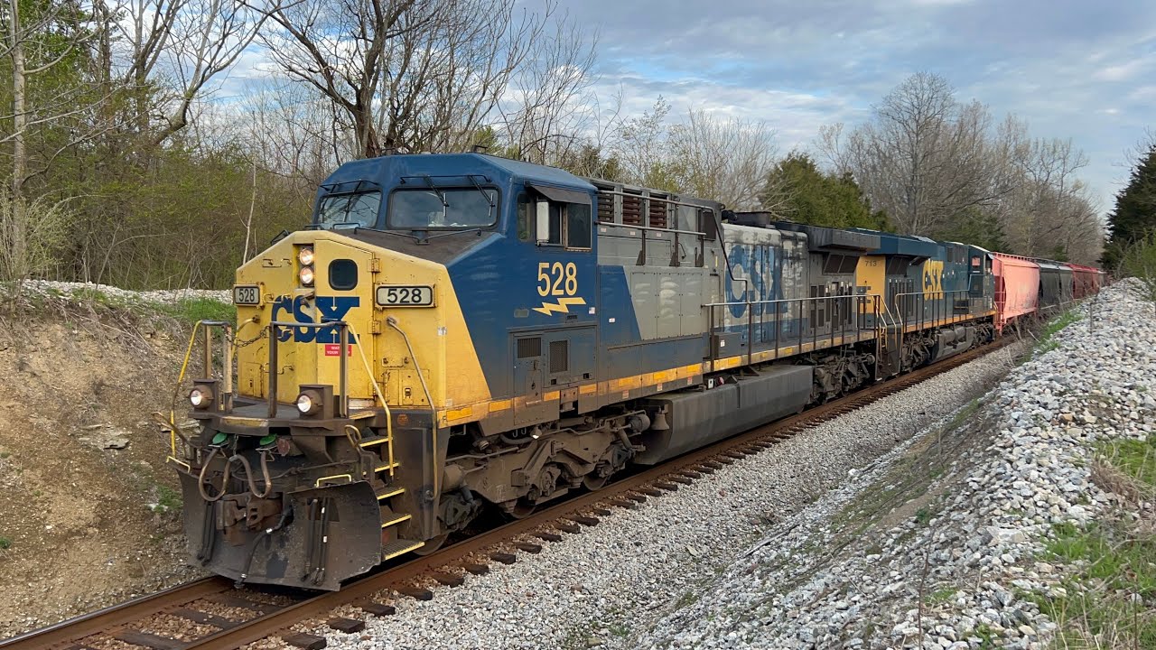 CSX AC44CW 528 w/ Weak K5LA Leads Manifest X647-15 on 3/16/23 - YouTube
