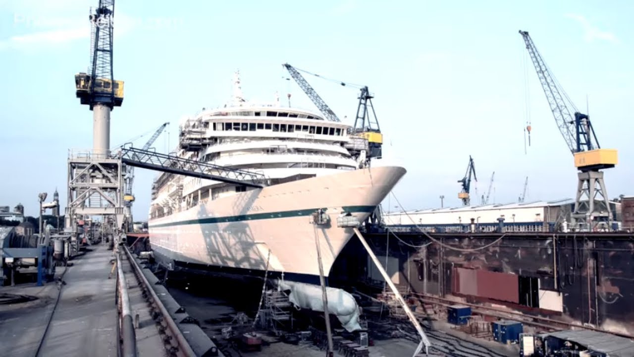 MS AMERA in der Werft - Aus Prinsendam wird MS AMERA - das neue Phoenix ...