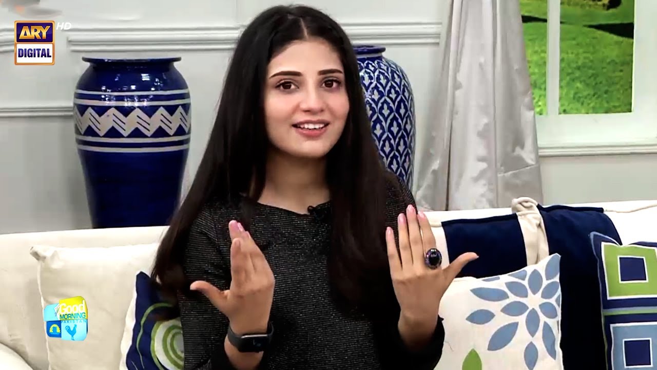 Ellie Zaid Khud Se Kis Tarah Makeup Use Karti Hain? - YouTube
