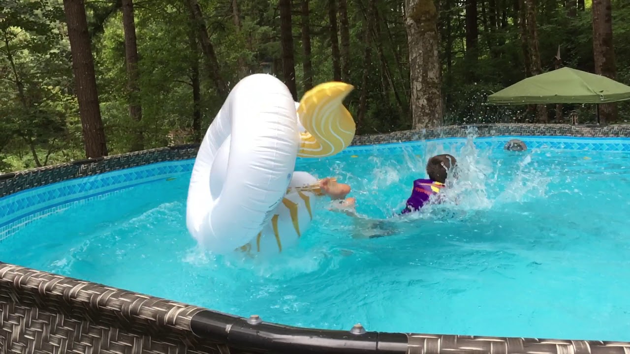 Guy and his splash - YouTube