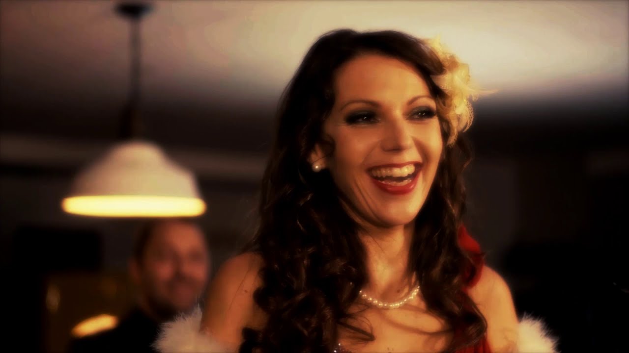 Annick BURGER "Christmas all over the world - YouTube