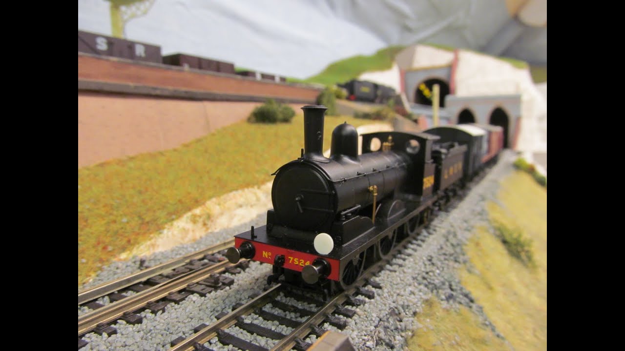 Buckland Junction Loft Model Railway 193. Lineside scenery in two ...