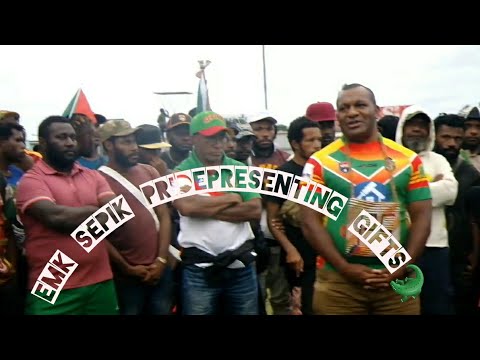 EMK Sepik Pride Presenting Gifts to Agmark Gurias/trial match/Digicel ...