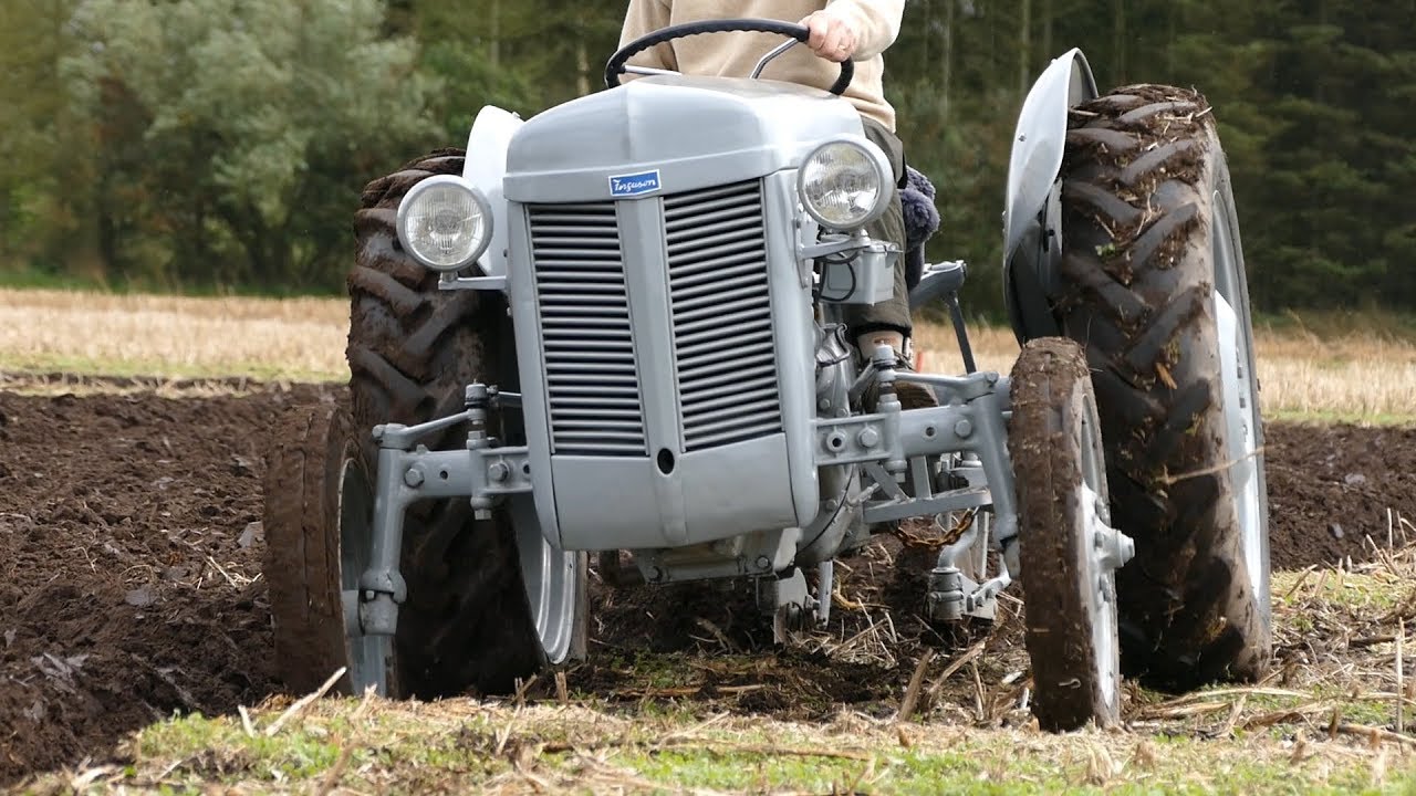 Ferguson TE20 Ploughing w/ 2-Furrow Original Ferguson Plough at Event ...
