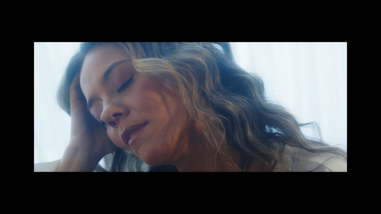 Mar Botero - La Vida Sigue (Video Oficial) - YouTube