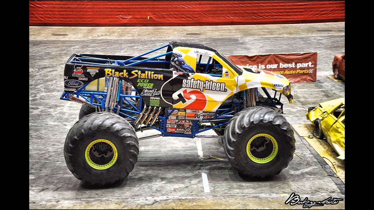 Monster jam Laredo TX 2014 field of trucks - YouTube