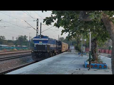 WDP-4B || EMD Locomotive || shunting passenger train || at Pragati maidan railway station || # ...