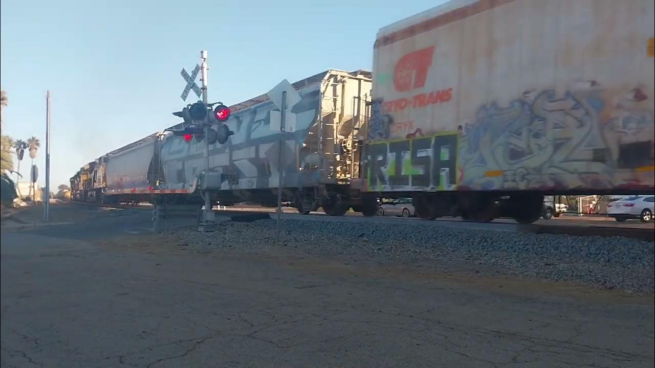 union pacific SD70M manifest (4734) - YouTube