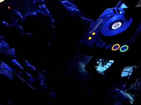 Erick Decks plays " Club Bizarre " from Matthias Menck @ Appartment 11 ...