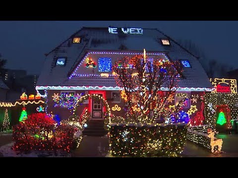 Weihnachtshaus in Hamburg-Lurup erstrahlt in buntem Glanz
