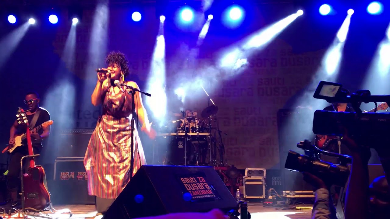 Maia & The Big Sky - ROHO SAFI live at Sauti za Busara Zanzibar - YouTube